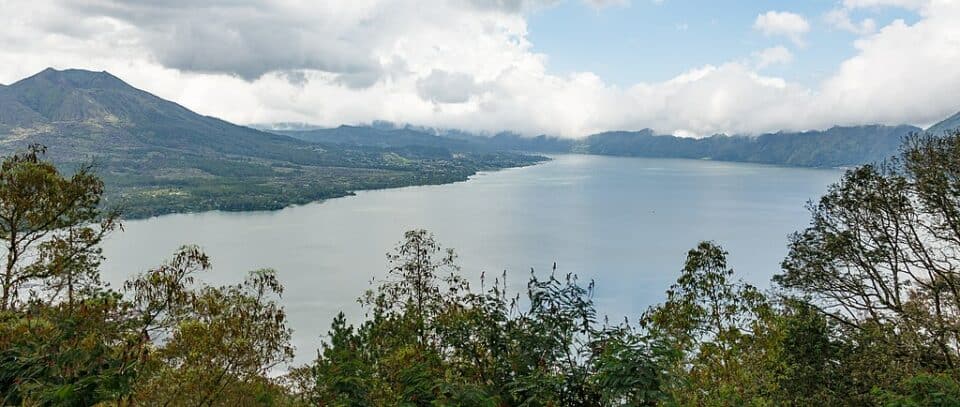 The Most Dangerous Lake in the World—And Why It Can Kill Instantly
