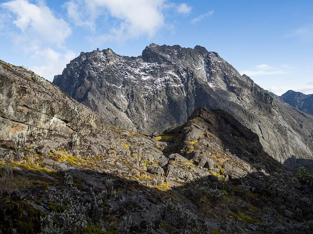 12 U.S. Volcanoes That Scientists Are Closely Watching - Animals Around ...