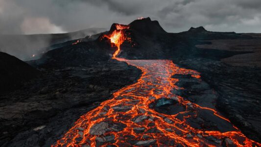 Could a single volcanic eruption destroy all life on Earth? - Animals ...